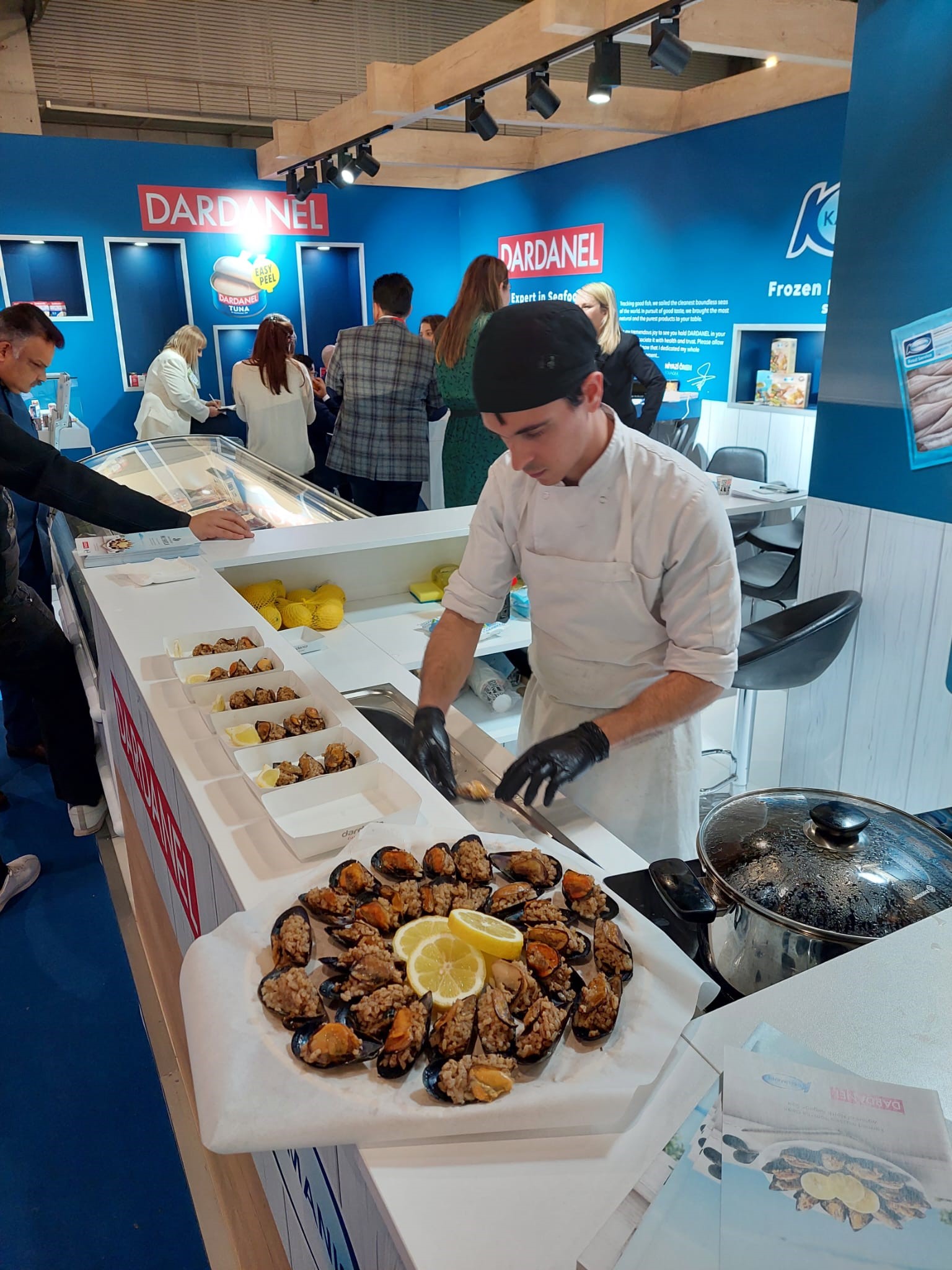 Dardanel, Çanakkale de ürettiği midye dolma ile Barselona da ses ge...